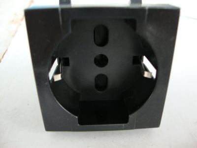 China German Standard Plastic Wall Receptacle Power Socket 16A 250V with Child Protection IP44 Rated 50×50mm for sale