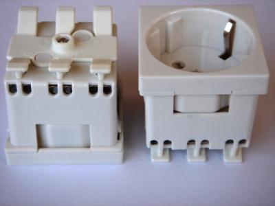 China German European Wall Plug 250VAC 16A with Child Protection and IP44 Rating for sale