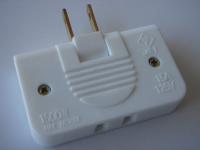 China EU to USA 2 Pin Plug Adapter 100-250V 10-20A Power Conversion Socket for sale
