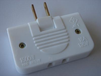 China EU to USA 2 Pin Plug Adapter 100-250V 10-20A Power Conversion Socket for sale