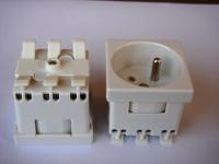 China Grounding French Electric Plug Safety France Power Outlet 250V 16A Wall Socket for sale