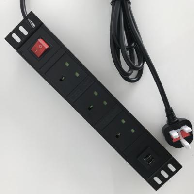 China 3-Outlet Smart Power Strip with Dual USB Ports 2M Cord 13A Capacity Aluminum Shell UK Type G for sale