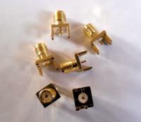 China 50 75 Ohm Deflection SMA Connector Brass Shell Gold Plated RF Coaxial 0-6GHz for sale