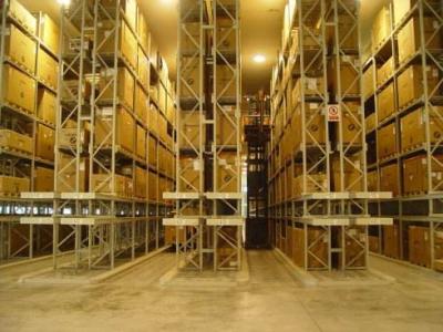 China Logistic Storage Very Narrow Aisle Racking with Beam Bracing for sale
