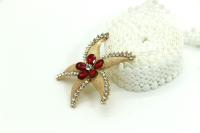 China Five Pointed Star Brooch Pins For Clothes Gold Inlaid Diamond OEM ODM for sale