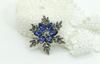 China Leaf Shape Fashion Brooch Pin Sapphire Crystal Inlaid OEM ODM for sale