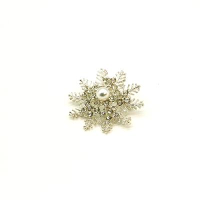 China Silver Snowflake Fashion Brooch Pin Inlaid Pearl Crystal Diamond 4.5cm Size for sale