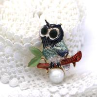 China Owl Shape Fashion Brooch Pin Diamond Electroplated Color 3.8cm Size for sale