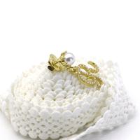 China Alloy Collar Lapel Pin Claw Inlaid Pearl Gold Silver Color OEM for sale