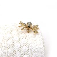 China Alloy Material Fashion Brooch Pin Gold Spider Shape For Clothes 2.5cm×3cm for sale