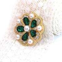 China Golden round pearl brooch , womens brooch pins Petal Shape 4.8cm Size for sale
