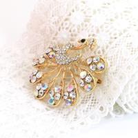 China Hollow Out Fashion Brooch Pin Gold Peacock Open Screen Shape OEM for sale