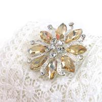 China Hollowed Out round brooch pin Flora Ornament Shape For Women OEM ODM for sale