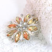 China Hollowed Out round brooch pin Flora Ornament Shape For Women OEM ODM for sale