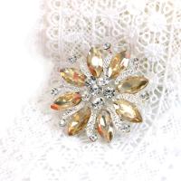 China Hollowed Out round brooch pin Flora Ornament Shape For Women OEM ODM for sale