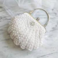 China White Shell Shape Pearl Hand Bags Hand Woven For Women 22cm length 18cm height for sale