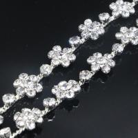 China Silver Copper Plated Diamond Rhinestone Necklace Welded Flower Shape for sale