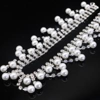 China Silver Pearl And Rhinestone Necklace Copper Material Inlaid Shiny Diamonds OEM for sale