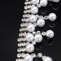 China Silver Pearl And Rhinestone Necklace Copper Material Inlaid Shiny Diamonds OEM for sale
