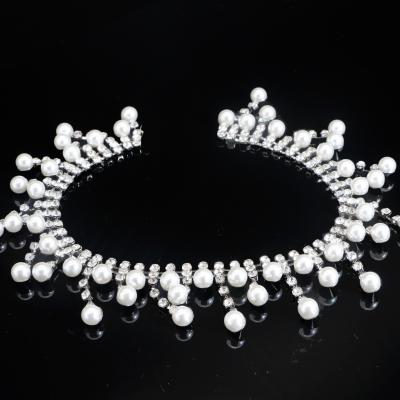 China Silver Pearl And Rhinestone Necklace Copper Material Inlaid Shiny Diamonds OEM for sale
