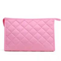 China Diamond Stitch Pattern Zipper Cosmetic Bag For Travel 19cm×12cm×6cm for sale