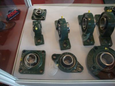 China Stainless Steel Housing of Pillow Block Bearings With Locking Collar UCFL 200, UCFL208 for sale