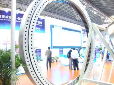 China Three Row Roller Internal Gear Slewing Ring Bearings (576x844x148mm) for sale
