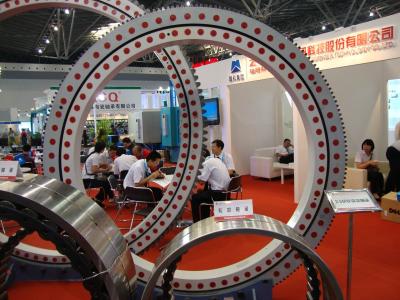 China Wholesalers & Manufacture Roller slewing ring bearings (1779x2221x231mm) for truck car for sale