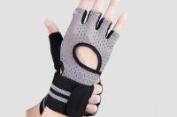China Half Finger Fitness Weight Lifting Gloves OEM Logo Workout Gym Gloves for sale