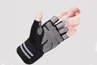 China Half Finger Fitness Weight Lifting Gloves OEM Logo Workout Gym Gloves for sale