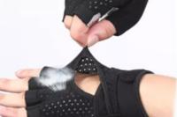 China Half Finger Fitness Weight Lifting Gloves OEM Logo Workout Gym Gloves for sale