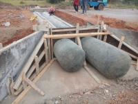 China Inflatable Culvert Balloon Natural Rubber Airbag Cylindrical Type Balloon for sale