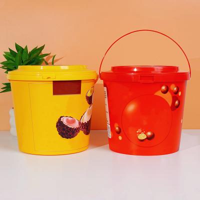 China 1L Food Grade Plastic Bucket with Handle In Mold Labeling for Ice Cream Biscuit Chocolate for sale