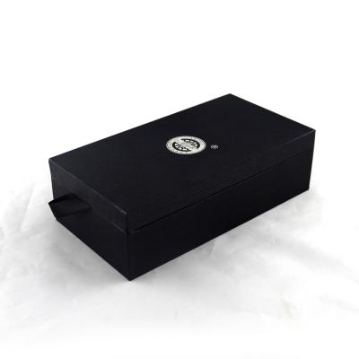 China Custom Recycled Paper Box with Black Gold Foil Stamping for Cosmetics and Clothing for sale