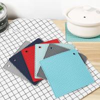 China Food Grade Silicone Potholder Heat Resistant Mat 340x340x4mm Non-slip Honeycomb Bowl Pad for sale