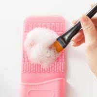 China Reusable Silicone Folding Makeup Brush Cleaner 240x80mm Cosmetic Organizer for sale