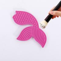 China Silicone Makeup Brush Cleaning Pad Mat 2 in 1 Fishtail Design for Deep Cleansing for sale