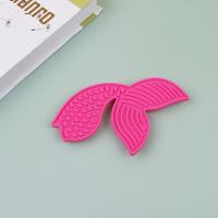 China Silicone Makeup Brush Cleaning Pad Mat 2 in 1 Fishtail Design for Deep Cleansing for sale