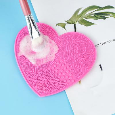 China Heart Shaped Silicone Makeup Mat Suction Cup Brush Cleaning Pad 150x110x20mm for sale