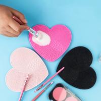 China Heart Shaped Silicone Makeup Mat Suction Cup Brush Cleaning Pad 150x110x20mm for sale