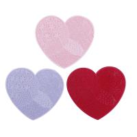 China Heart Shaped Silicone Makeup Mat Suction Cup Brush Cleaning Pad 150x110x20mm for sale
