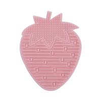 China Silicone Makeup Beauty Tools Strawberry Type Brush Cleaning Pad for sale