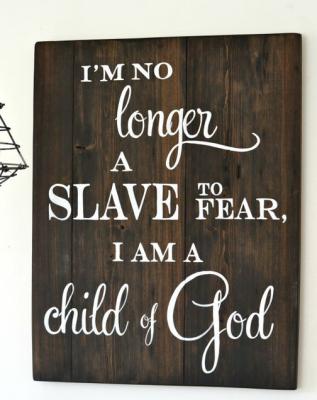 China Shabby Chic Retro Wall Sign Sayings , Wood Decor Signs Silk Printing Technique for sale