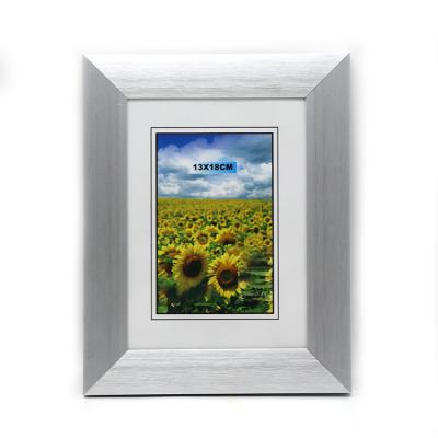 China Eco Friendly Aluminium Photo Frame 13 X 18 Cm , White 5x7 Picture Frames for sale