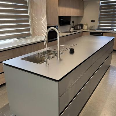 China 304 Stainless Steel Kitchen Island with 100KG Capacity and Adjustable Shelves - Customizable Commercial Grade for sale