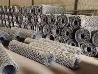 China DIN1.4301 Welded Wire Mesh AISI304 Razor Mesh Fence Customized for sale