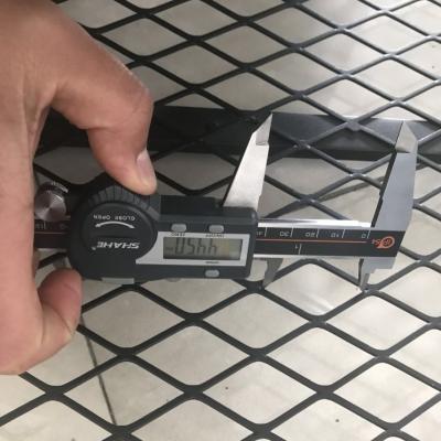 China Hexagon Perforated Metal 1.5mm Thickness Perforated Stainless Steel Mesh for sale