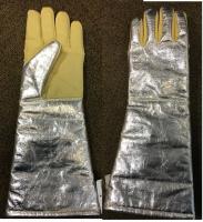 China EN407 4 Layers Palm Heat Resistant Work Gloves Aluminized Back And Cuff for sale