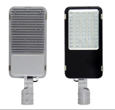 China High Lumen SMD3030 LED Solar Street Light Die casting Aluminum Material 100w for sale