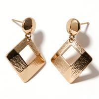 China Customizable Gold Tone Earrings Textured Square Geometric Drop Earrings for sale